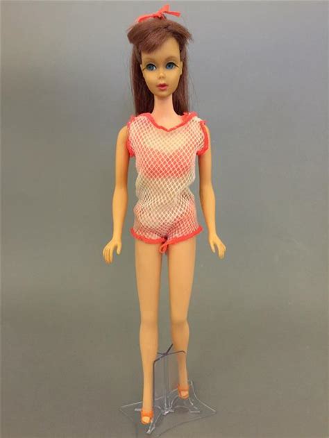 Lot Brunette Twist And Turn Barbie