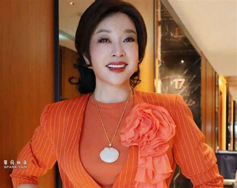 曝刘晓庆大尺度聊天记录：留子弹见面用 八阕