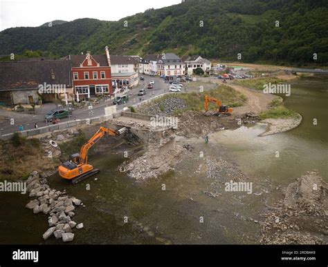 Rech Germany 20th July 2023 Excavators Demolish The 300 Year Old Nepomuk Bridge In The Ahr