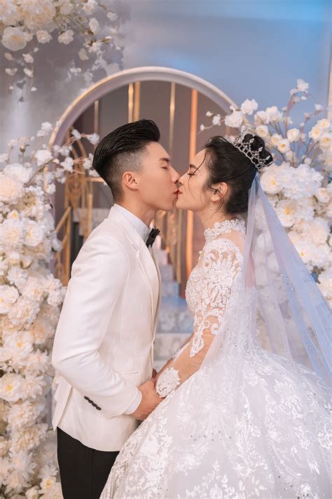 O Sen Ngọc Mai Mặc Váy Cưới được Chồng Cầu Hôn Trên Truyền Hình