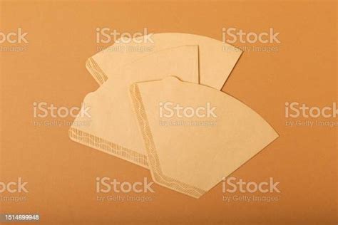 커피 커피 원두 분쇄 및 인스턴트 갈색 복고풍 배경에 커피 필터가 있는 배경 복사 공간 평면도 플랫 레이 0명에 대한 스톡 사진