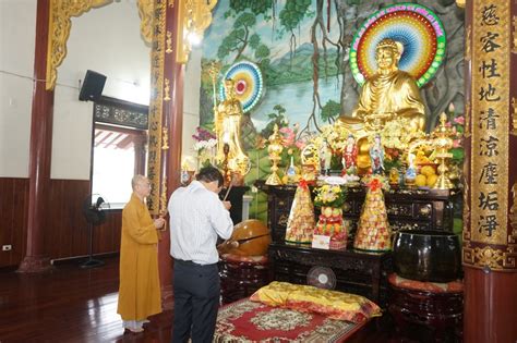 Đa Năng Chu tich thanh phô Đa Năng thăm va chuc têt chua Ba Đa Phật Sự Online