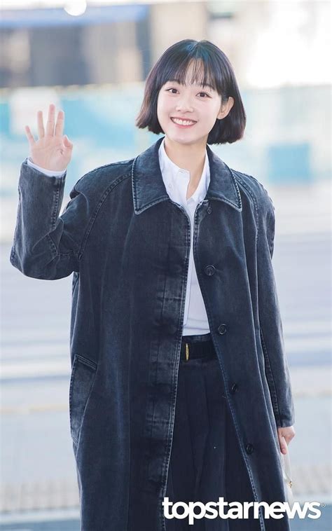 미우미우 패션쇼 참석차 출국하는 배우 이유미  연예이슈 수다방 네모판