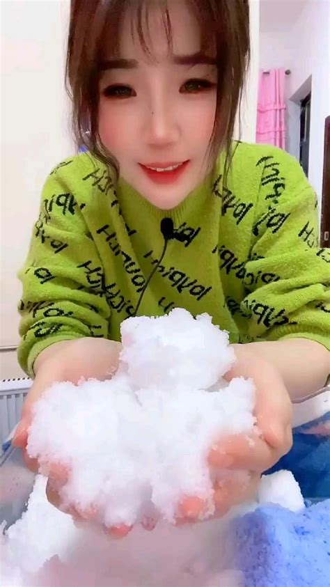 Eat Ice 🧊🧊 Ice Eater Eating Snow Eating Ice
