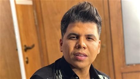 المهن الموسيقية تكشف تفاصيل وقف عمر كمال عن الغناء