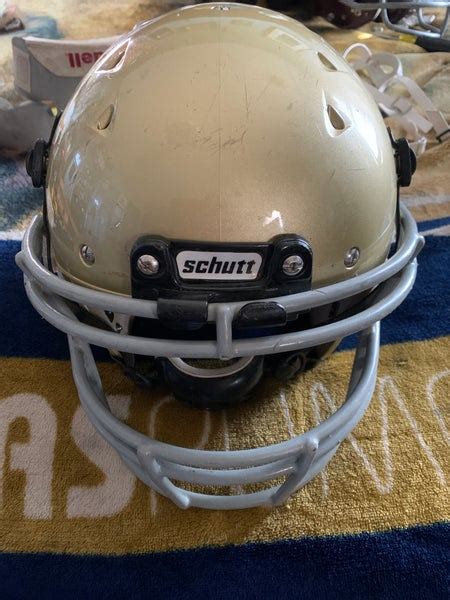 Adult Used Medium Schutt Helmet Sidelineswap