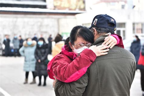 武汉患者哭武汉患者武汉患者自缢大山谷图库