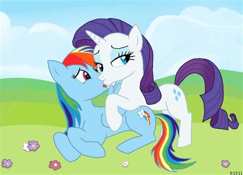 Rainbow Dash Et Rarity Kiss