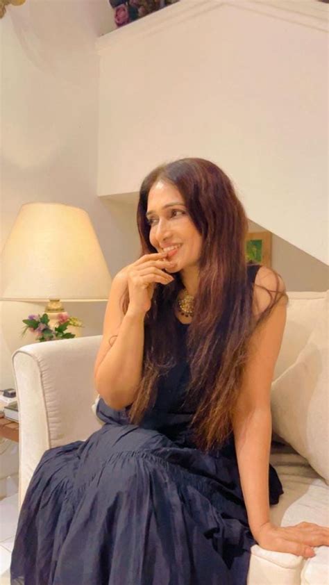 පෙතිවලට වඩා ඒක ගොඩක් වටිනවා එන්න එන්න ලස්සන වෙන නිල්මිණි ඒ ගැන කියන