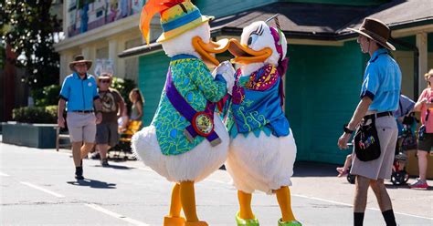 Donald And Daisy At Dino Bash September 2022 Photo 4 Of 8