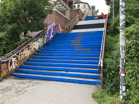 Hsv Fans Färben Berühmte St Pauli Treppe Ein