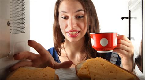 Tu Salud y Nutricion Los peligros de cocinar con las microondas y evidencias científicas
