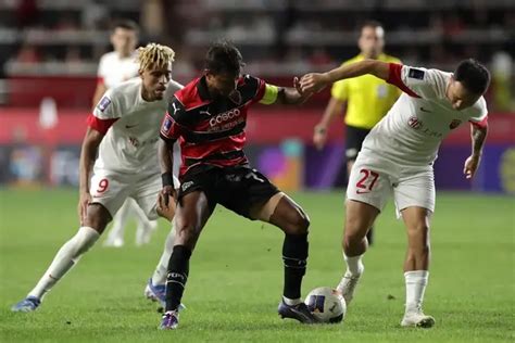 外战外行给球迷添堵，海港0比3惨败浦项制铁，董路为武磊辩护