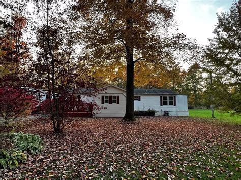 5037 Tuckaho Dr Andover Oh 44003 24 Photos Movoto