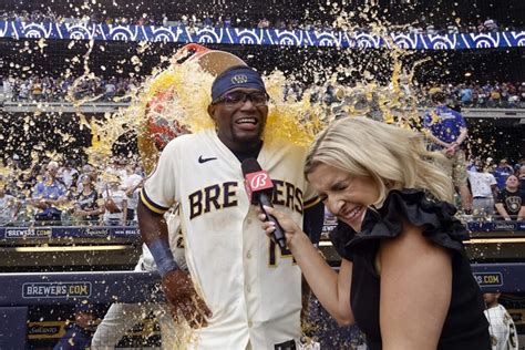 Brewers Get Walk Off Win On Throwing Error To Beat Colorado 7 6 96