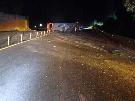 Accidente De Bus De Pasajeros En La Línea Dejó Dos Muertos Y 30 Heridos