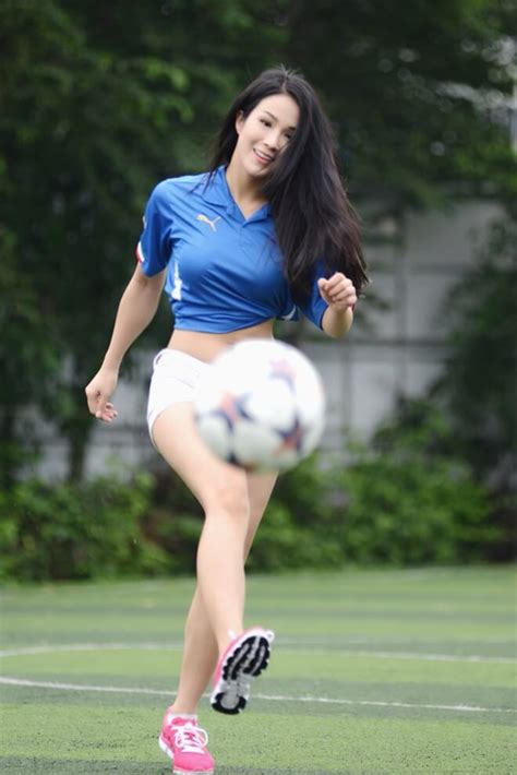 Diệp Lâm Anh Là Ai Và Những Bí Mật Về Bạn Trai Kém Tuổi