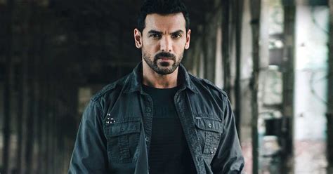 When John Abraham Slapped A Fan For Manhandling Him In The Name Of
