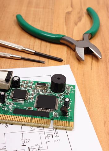 Papan Sirkuit Cetak Alat Presisi Dan Diagram Elektronik Teknologi Foto Stok Unduh Gambar