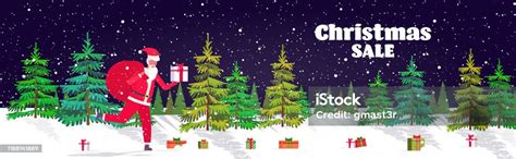 산타 클로스 선물 메리 크리스마스 새해 축하 축하 개념 겨울 숲 풍경 배경 수평 인사말 카드 전체 길이의 전체 큰 자루와 함께 실행 가공의 인물에 대한 스톡 벡터 아트 및