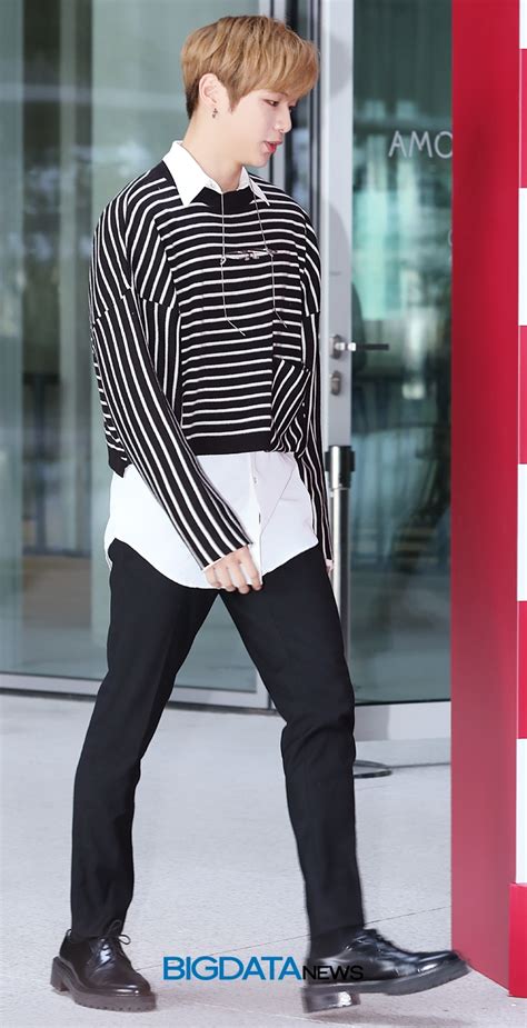 Big포토 워너원wanna One 강다니엘 옆모습마저 멋스러운 은하계 왕자