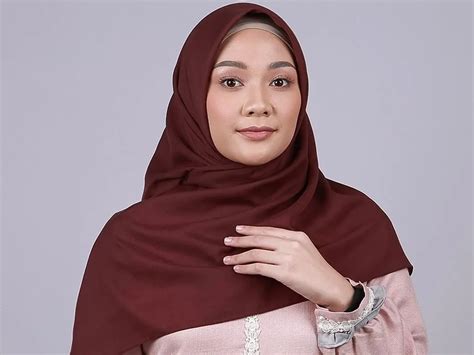 10 Mix And Match Warna Hijab Yang Cocok Untuk Baju Cream
