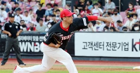 최소 실점으로 막은 놀린 승리 지켜준 이준영 호투가 흡족한 김종국 감독