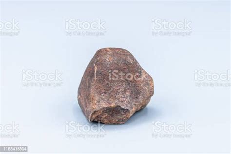 콘드라이트 운석 L형은 태양계 초기 의 우주 공간에서 소행성으로 형성된 바위 조각이다 이 운석은 아타카마 사막에서 지구에 영향을