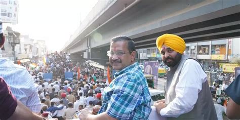 Punjab Cm His Staff To Visit Delhi Schools To See Remarkable