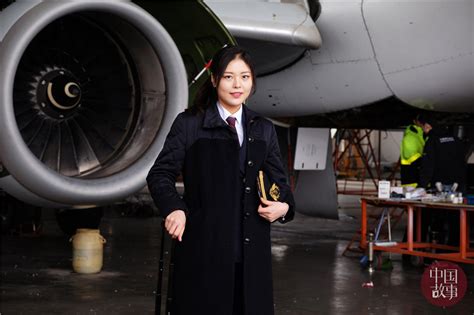 95后美女学霸飞行员 已安全飞行一万多小时 搜狐大视野 搜狐新闻