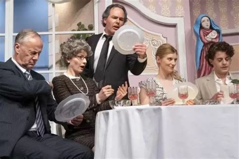 Auf Die Kult Diva Lilo Wanders Ist „ein Käfig Voller Narren“ Am