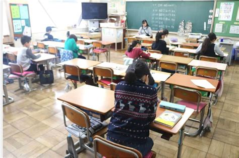 日本企业应对学校停课：允许员工带孩子上班开放会议室写作业哈马校服生产公司为此表示此举太暖心了！ 东莞市逸华纺织服饰有限公司