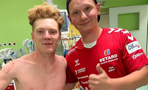 U El Daniel Bewley Pokaza Zdj Cie Ze Szpitala Mog O By Gorzej Pobandzie Portal Sportowy