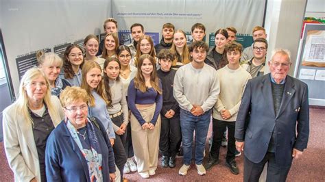 Aus Korbach In Den Tod Ausstellung An Alter Landesschule Erinnert An