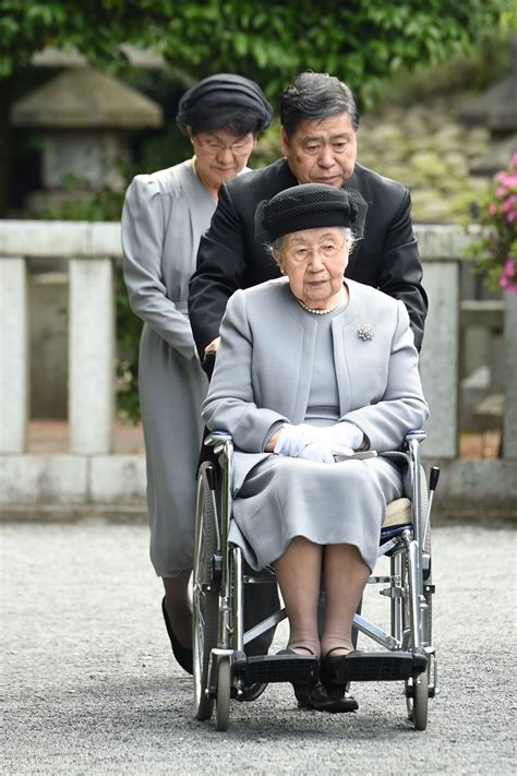 信子さま 薨去の義母・百合子さまのお見舞いにいかれず…娘姉妹にも亀裂で深まる「三笠宮家の家族問題」【2024年ベストスクープ】 女性自身