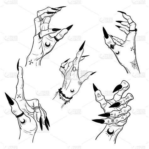 女巫的手镶着黑指甲戒指魔法放荡不羁的风格