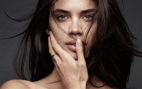Sara Sampaio Seins Nus 5 Photos