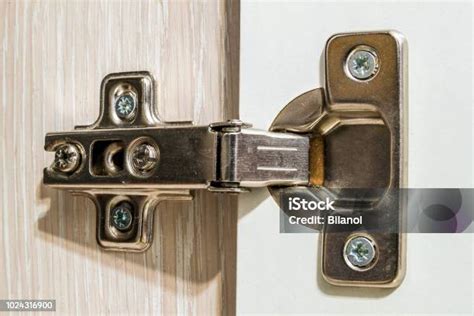 모든 종류의 가구에 대 한 오버레이 응용 프로그램에 대 한 표준 전문 경첩 힌지 부엌 화이트 문 강철 절연에 조립 0명에 대한 스톡 사진 및 기타 이미지 Istock