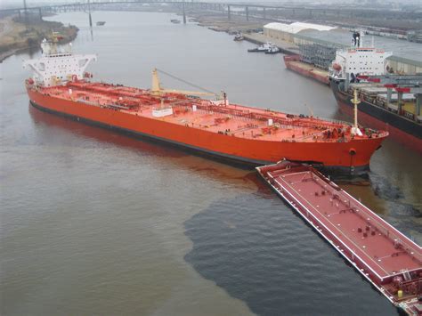 Resolve Marines Successful Response And Salvage Operation For An Oil Spill Collision In Sabine