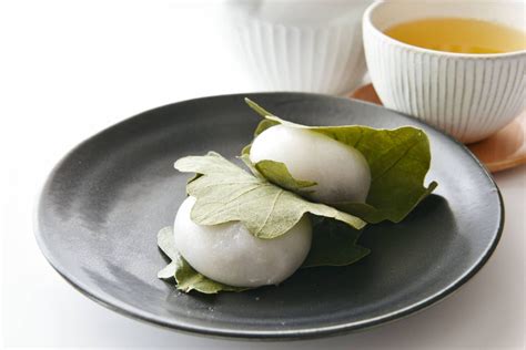 お彼岸におはぎを食べる理由【お彼岸とは何？ぼたもちとの違いも】 業務用冷凍和菓子・仕入れ・製造通販｜【公式】株式会社福助