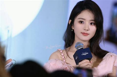 赵丽颖粉色花朵裙温婉淑女 微露香肩纯欲动人 搜狐大视野 搜狐新闻