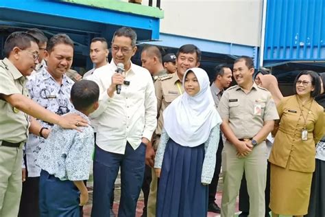 Kembangkan Wisata Kepulauan Seribu Warga Diminta Jaga Kebersihan Pantai Dan Laut Akurat Jakarta