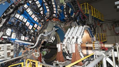 Smashing Atoms Reveals Wobbly Uranium Shape More Dynamic Than Thought