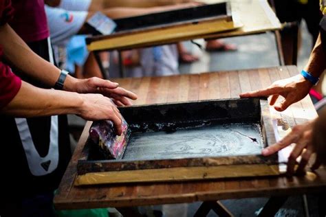 How To Screen Print T Shirts A Complete Guide Gis User Technology News