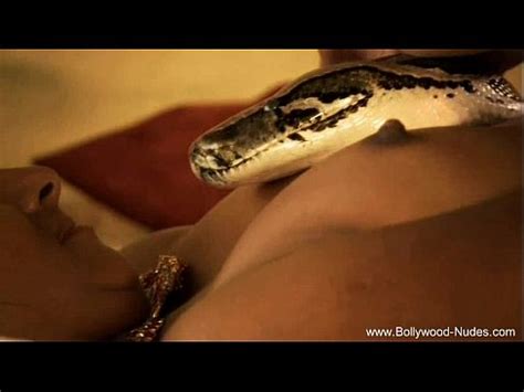 Sexy Indian Chick Naked With Snake XNXX