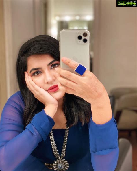 Ashu Reddy Instagram Freeze 💙 Gethu Cinema