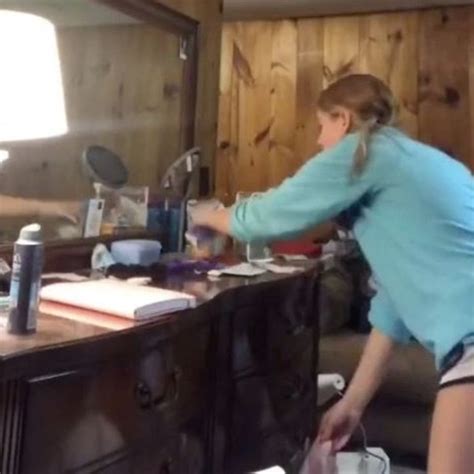 Woman Discovers Bottles Full Of Pee In Sisters Bedroom Au