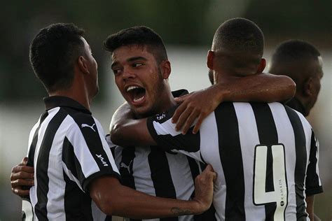Leandrinho Dá Vitória Ao Bota E Mostra Alívio Com O Primeiro Gol Foi