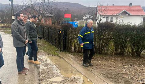 Представници Канцеларије за Косово и Метохију обишли поплављена подручја у Осојану Канцеларија