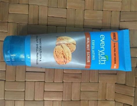 Everyuth Walnut Scrub Ist Good Glossypolish
